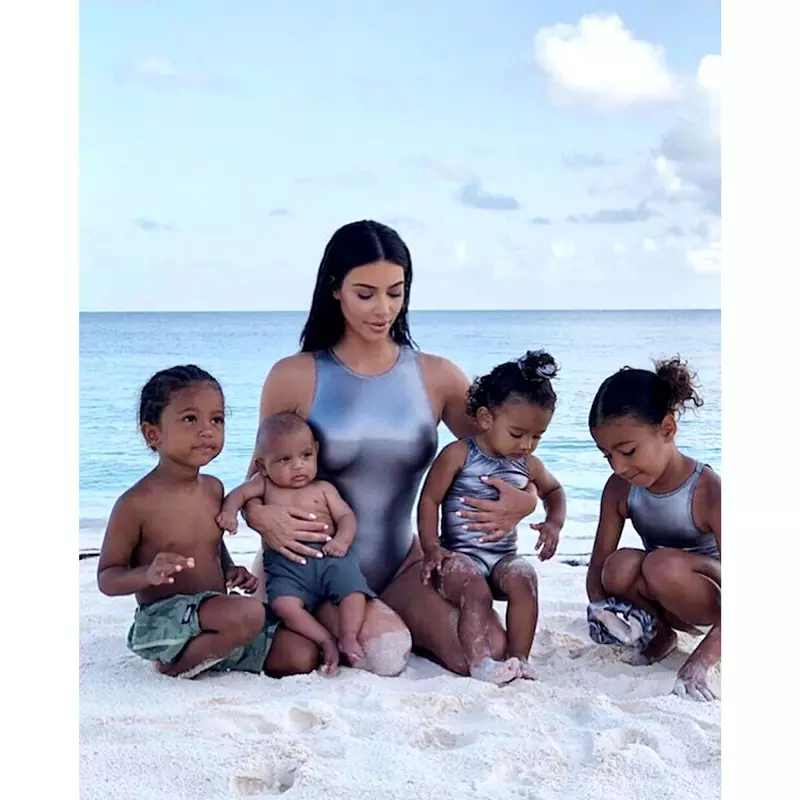 ពេលវេលាទំនាក់ទំនង Kim Kardashian Kanye