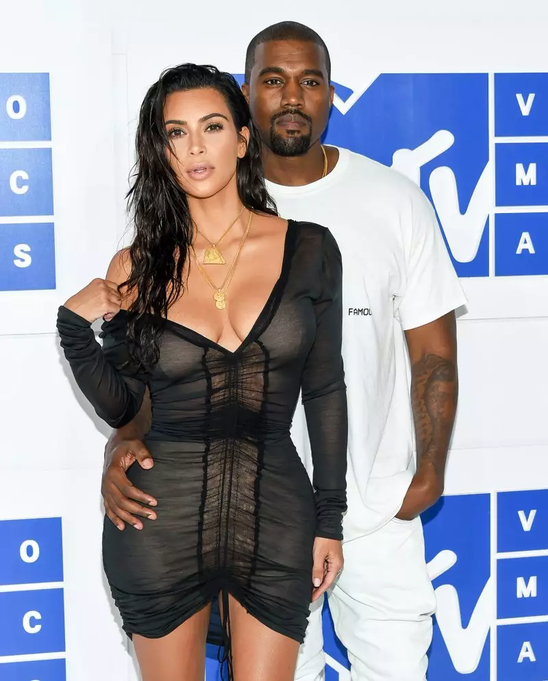 ពេលវេលាទំនាក់ទំនង Kim Kardashian Kanye