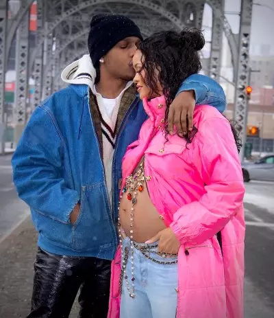 Embarazada Rihanna Baby Bump Álbum Adelante Fotos del primer hijo