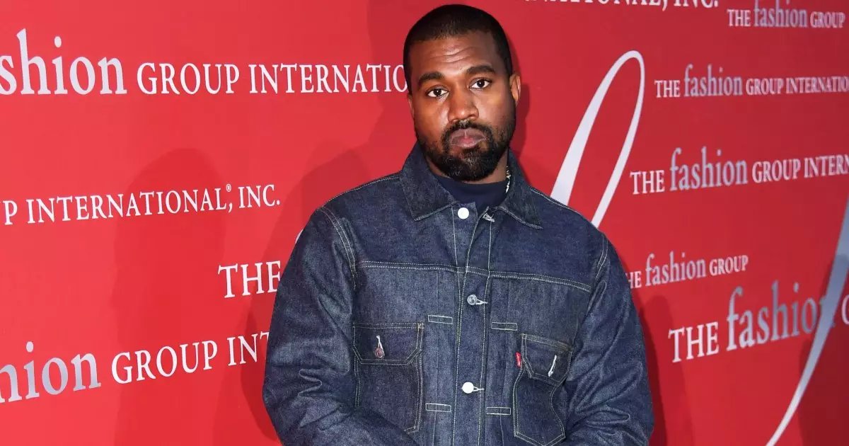 Kanye West Yog 'tsis kam' kom 'Rov Rov Qab' rau Los Angeles Amid Marriage Drama