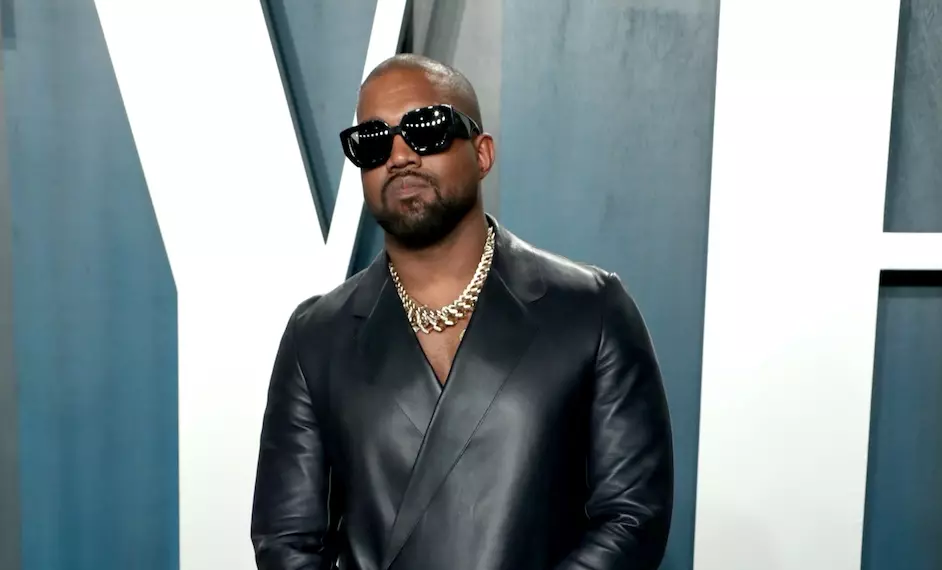 Exklusivt: Kanye Wests vänner "stödjer honom" i Wyoming när han vägrar att återvända till L.A.