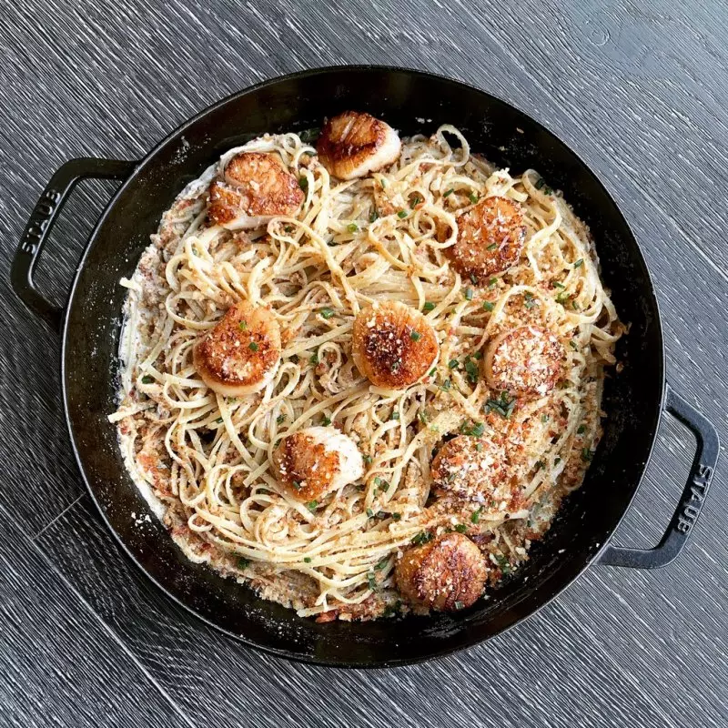 Chrissy-Teigen-Scallop-Linguini-Kasino-dec-2018