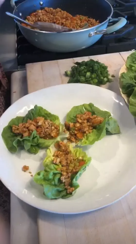 Chrissy-Teigen-Huhn-Salat-Wraps