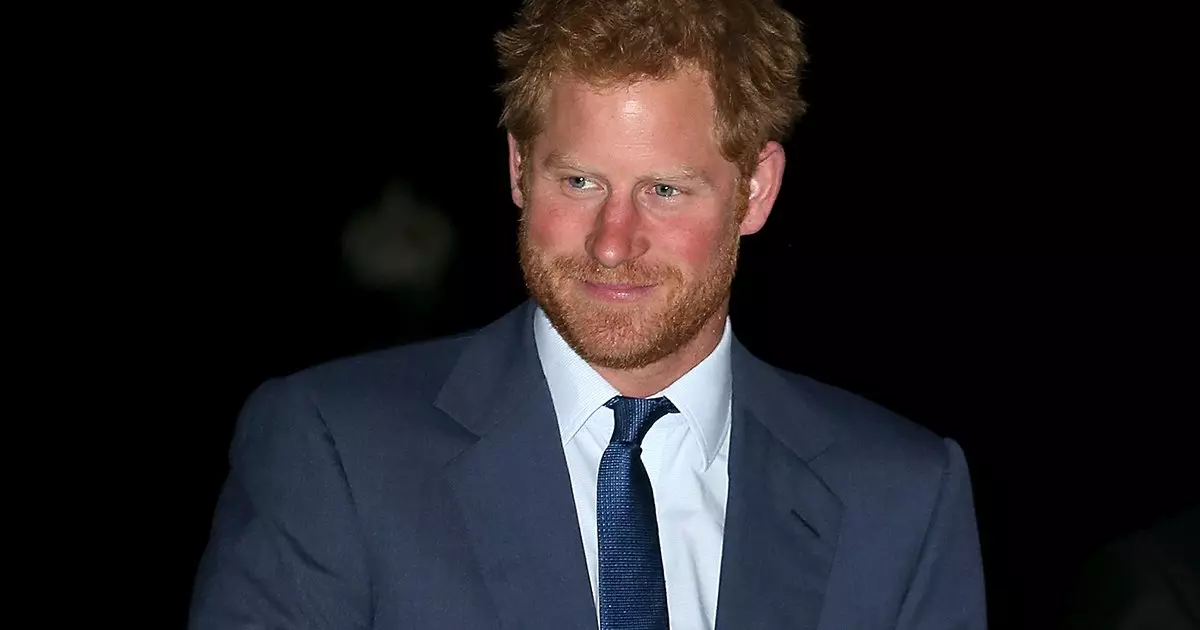 Il principe Harry abbandona la tradizione delle vacanze della famiglia reale per stare con la fidanzata Meghan Markle negli Stati Uniti (ESCLUSIVA) - In Touch Weekly