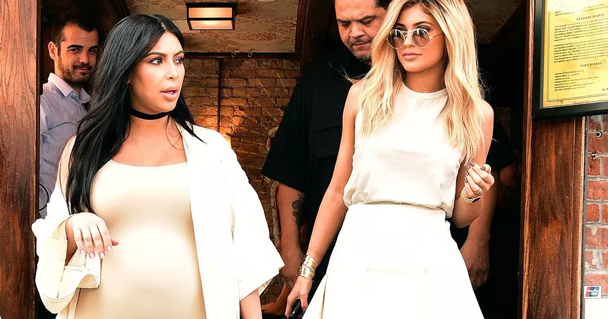 Kylie Jenner sbatte Kim Kardashian: "Sono più famosa di te" (REPORT) - In Touch Weekly