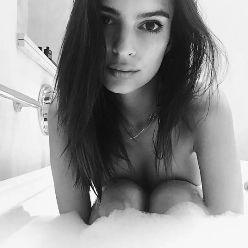 emilia-ratajkowski10