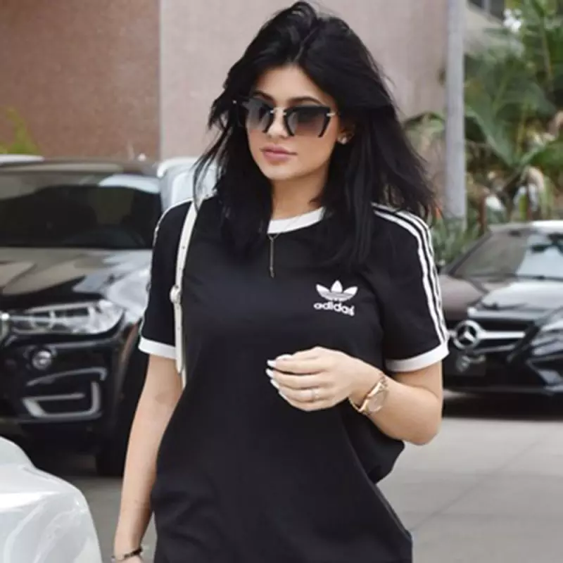 kylie-jenner-beichiog-sblash5