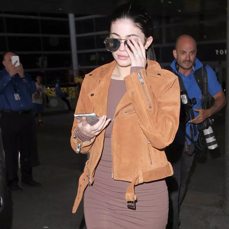 kylie-jenner-tqila-baby-bump-splash2