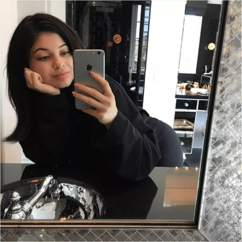 kylie-jenner-noseča-instagram