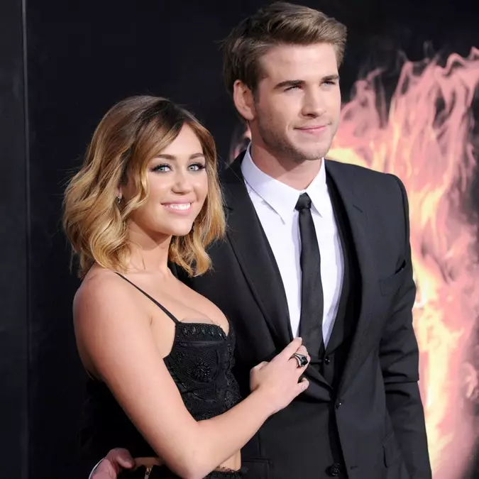 miley-cyrus-liam-hemsworth-១១