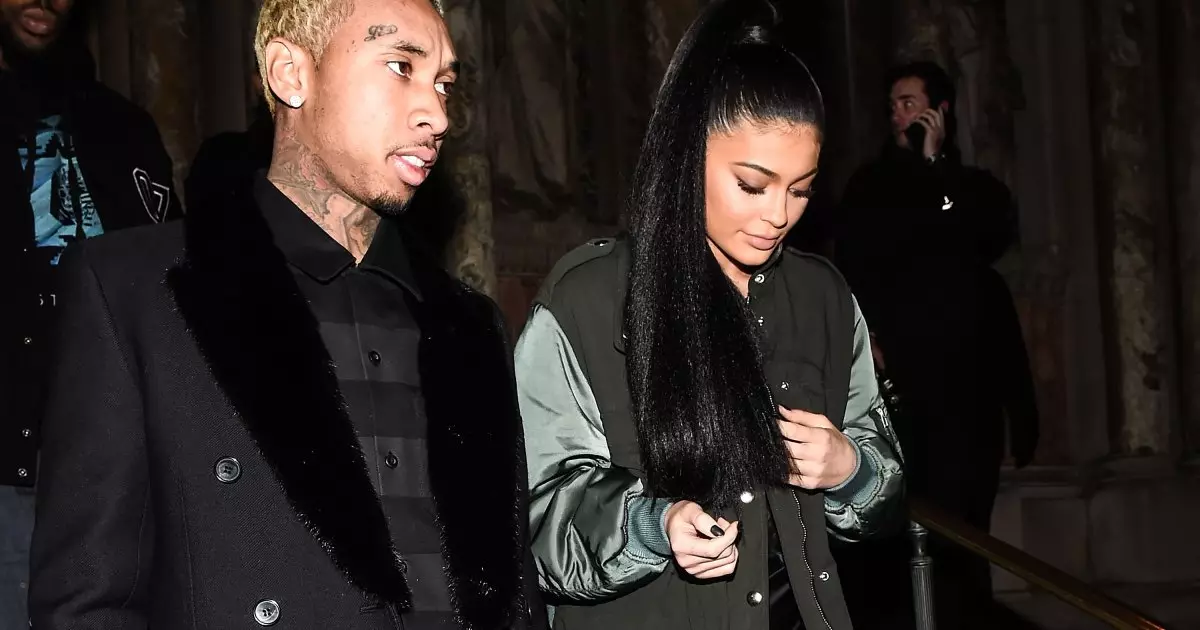 Kylie Jenner Furious sou mesaj angajman Tyga a Rob Kardashian ak Blac Chyna (RAPÒ) - In Touch Weekly