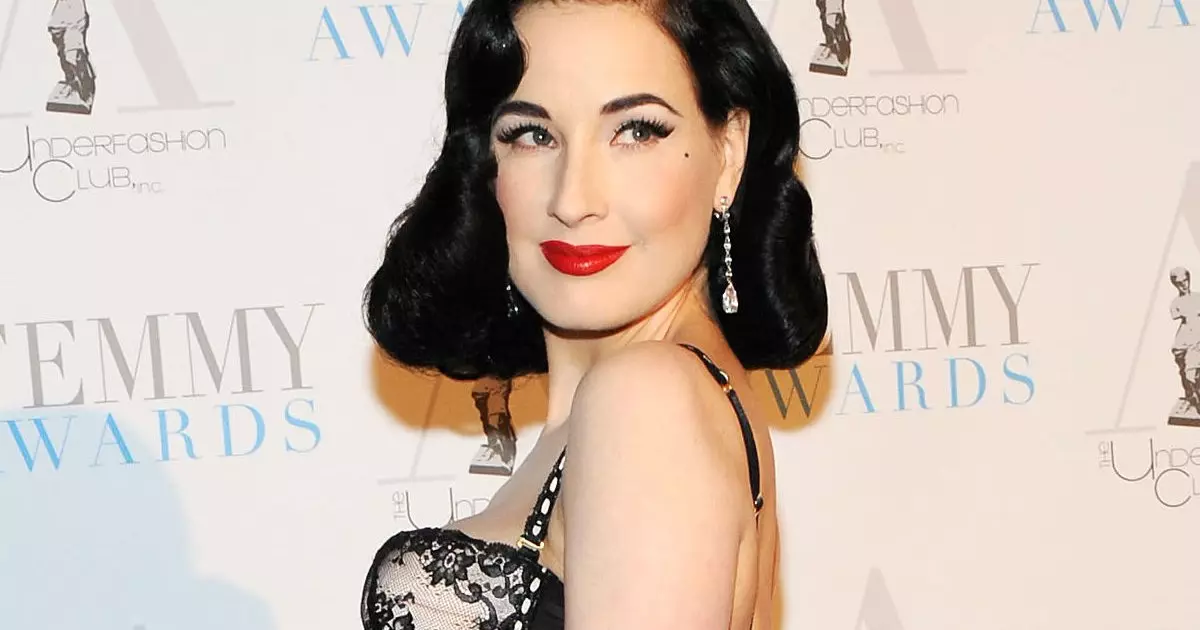 EXCLUSIF : Dita Von Teese révèle les secrets de son régime minceur - In Touch Weekly