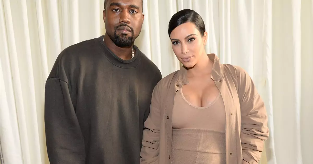 Kim Kardashian eta Kanye West dibortziatuko dira: urrundu zuen bere ateraldi erratikoari buruzko xehetasunak - In Touch Weekly