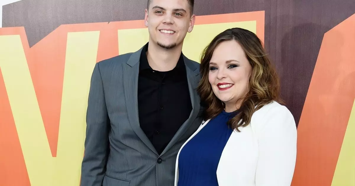 Catelynn Lowell eta Tyler Baltierra ezkondu ziren 'Teen Mom OG' saioan — Ikusi bideoa! - Harremanetan Astero