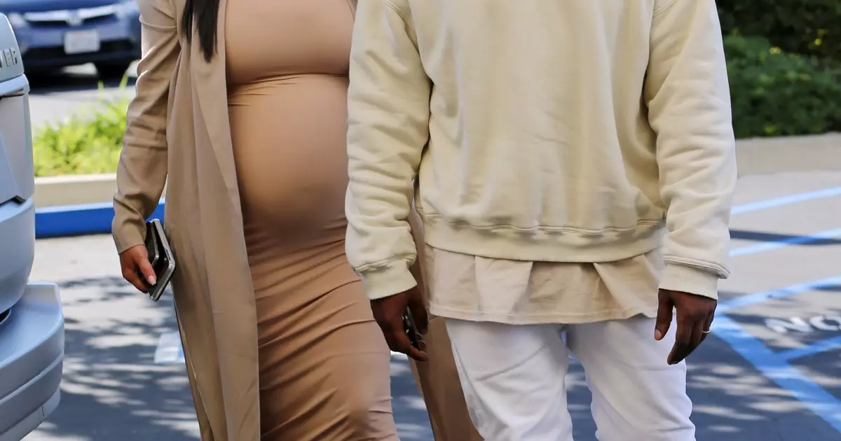 Kanye West Begs Kim Kardashian lati Duro Ṣiṣẹ Lẹhin ibimọ ti Saint West (Iroyin) - Ni Fọwọkan Ọsẹ