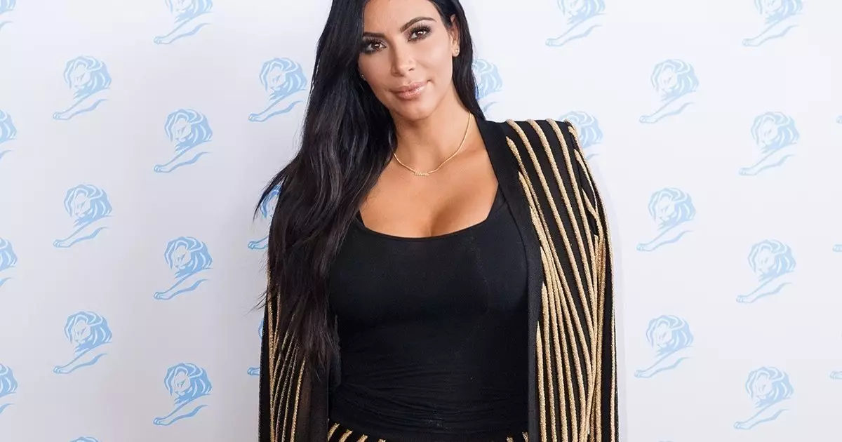 Kim Kardashian di que perdeu 30 libras desde que deu a luz ao bebé Saint West - In Touch Weekly