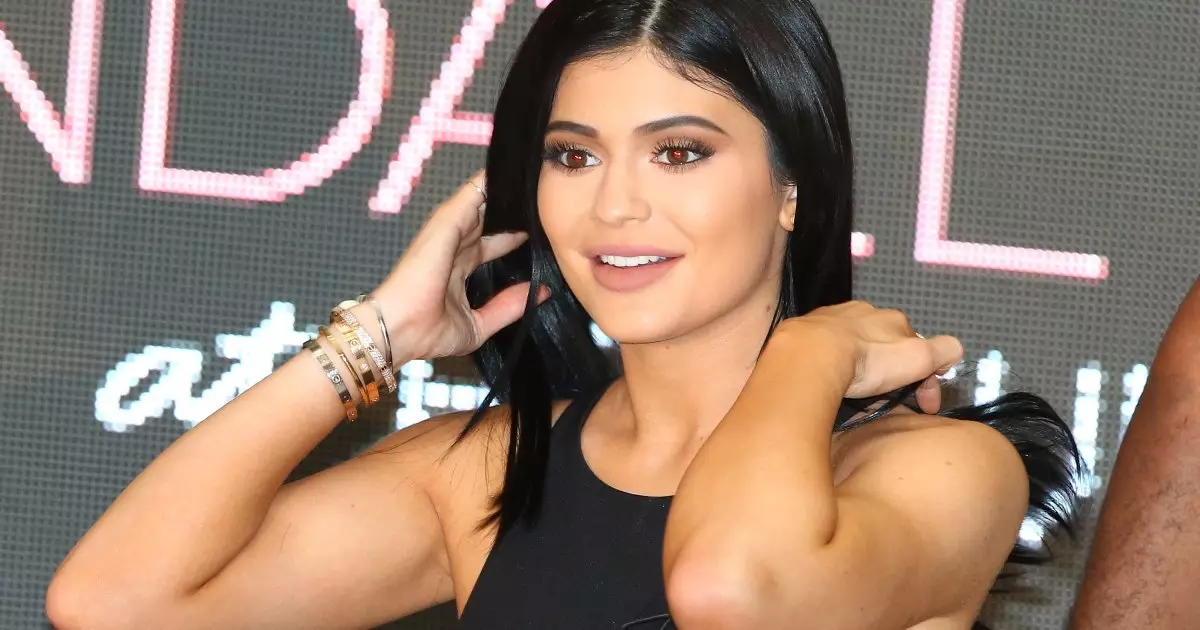 Kylie Jenner, Jastin Biber bilen partiýalar we “Tyga Split” -den soň “A $ AP Rocky” bilen klubdan çykýar - “Touch Weekly” -da