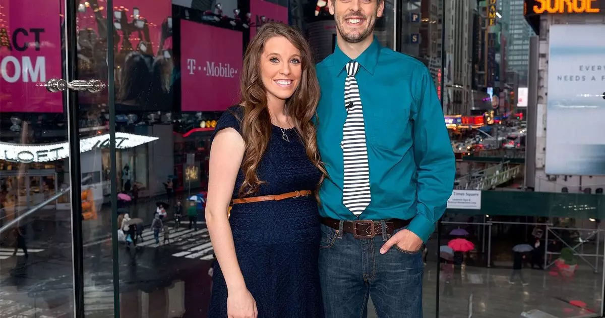 Jill Duggar Meredakan Tiiseunna Ngeunaan Pangakuan Kakafiran Lanceukna Josh - In Touch Weekly