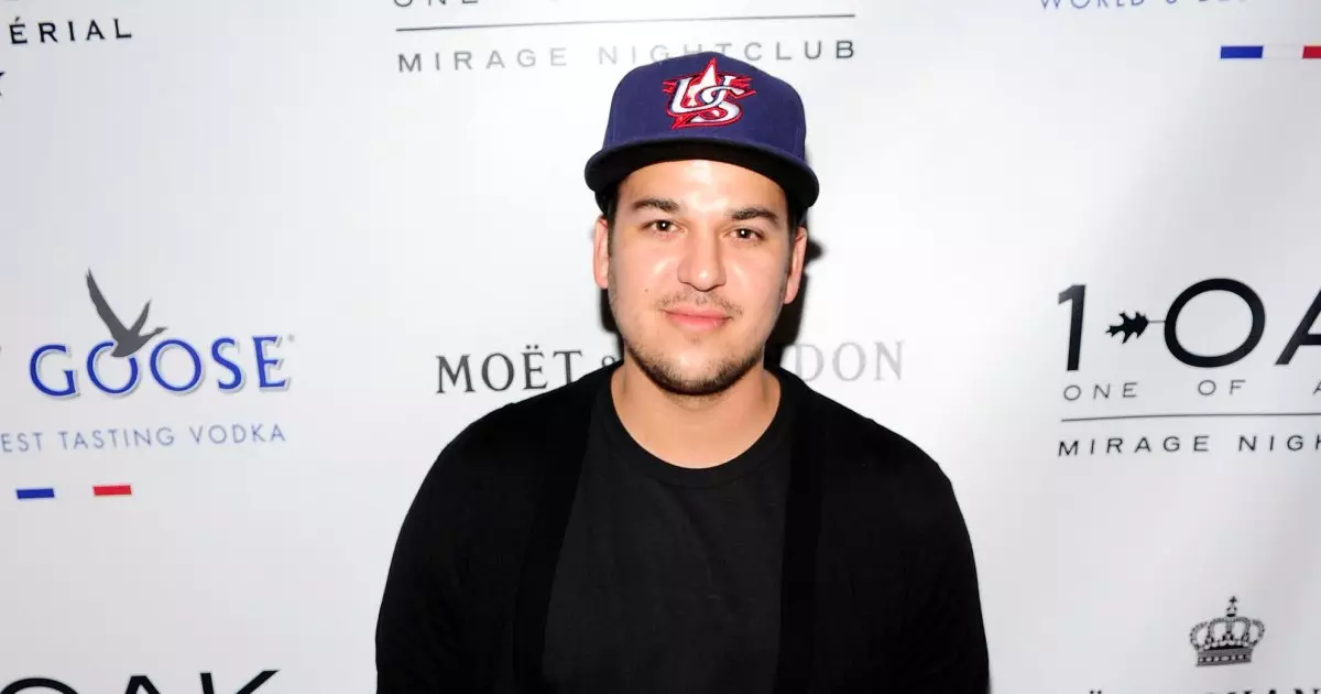 Rob Kardashian bliuwt te striden mei depresje en gewichtstoename (RAPPORT) - In Touch Weekly