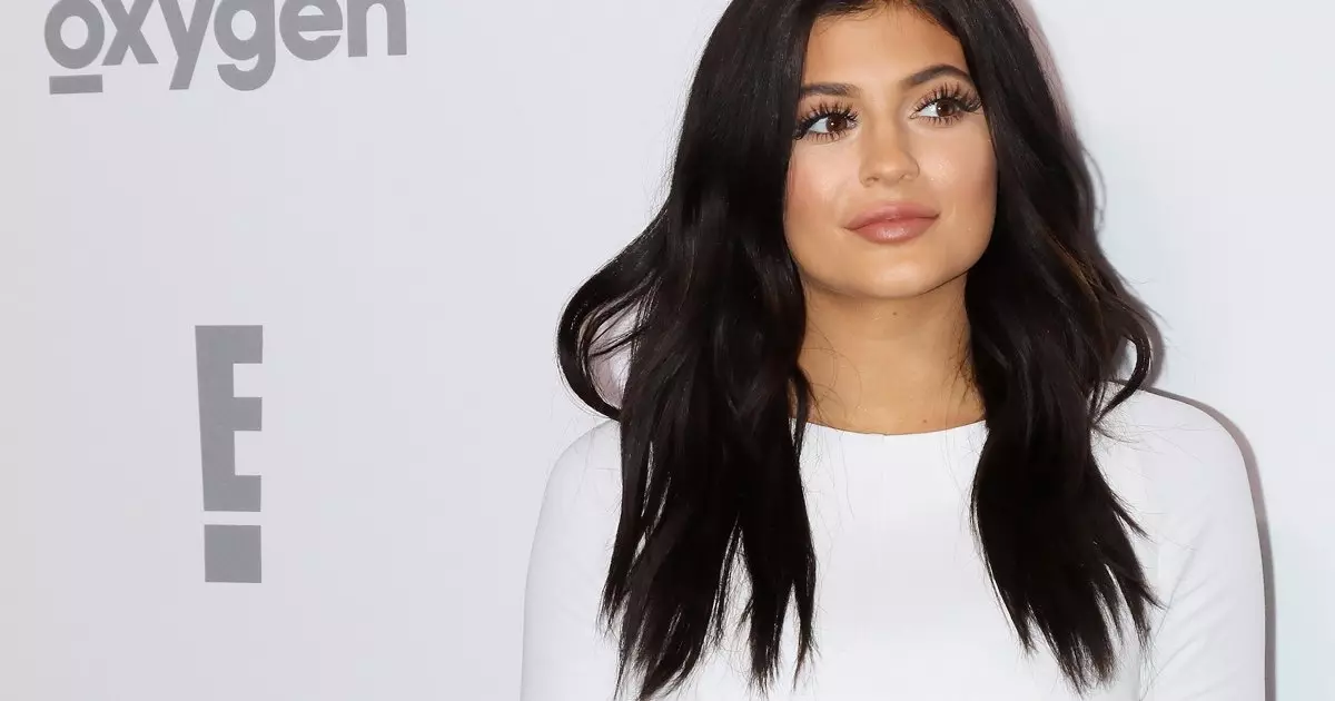 Kylie Jenner וויל מער פּלאַסטיק סערדזשערי - זי זוכט אין אַ נאָז אַרבעט! ( באריכט ) - אין ריר וואכנשריפט