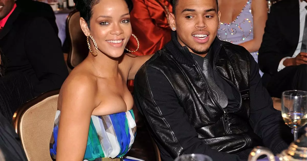 Rihanna dia tratra niaraka tamin'ny Bad Boy Ex, Chris Brown (TATIKA)