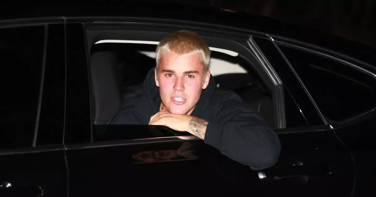 Justin Bieber Jolqot lil Fotografu Bil-Karozza Tiegħu Ġranet Wara li kkanċella Tour