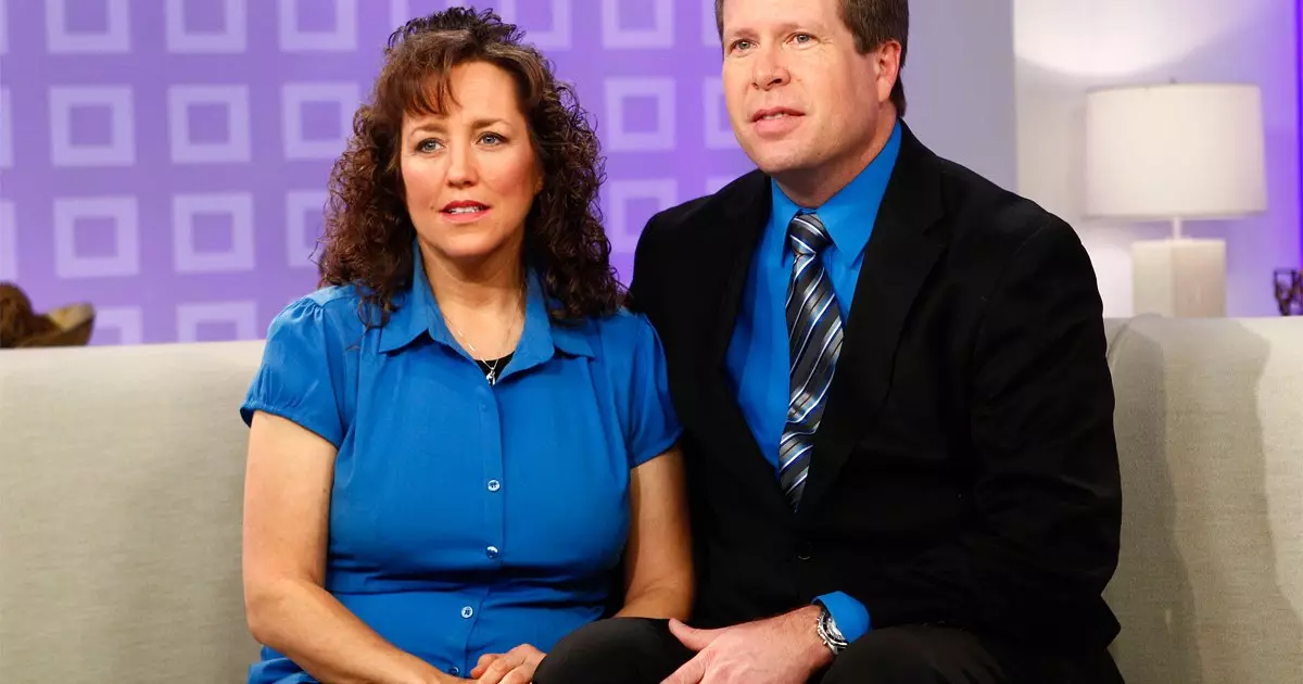 Nuevos documentos revelan que la familia Duggar amenazó a la ciudad de Springdale con una demanda 'vergonzosa' - In Touch Weekly