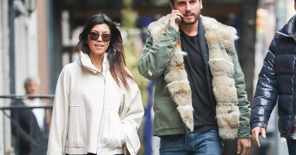 O Kourtney Kardashian, Scott Disick na feagai ma se pomu a le tama: Michael Girgenti o loʻo faʻaauau pea ona fai mai na ia faʻatamaina Mason, 5.