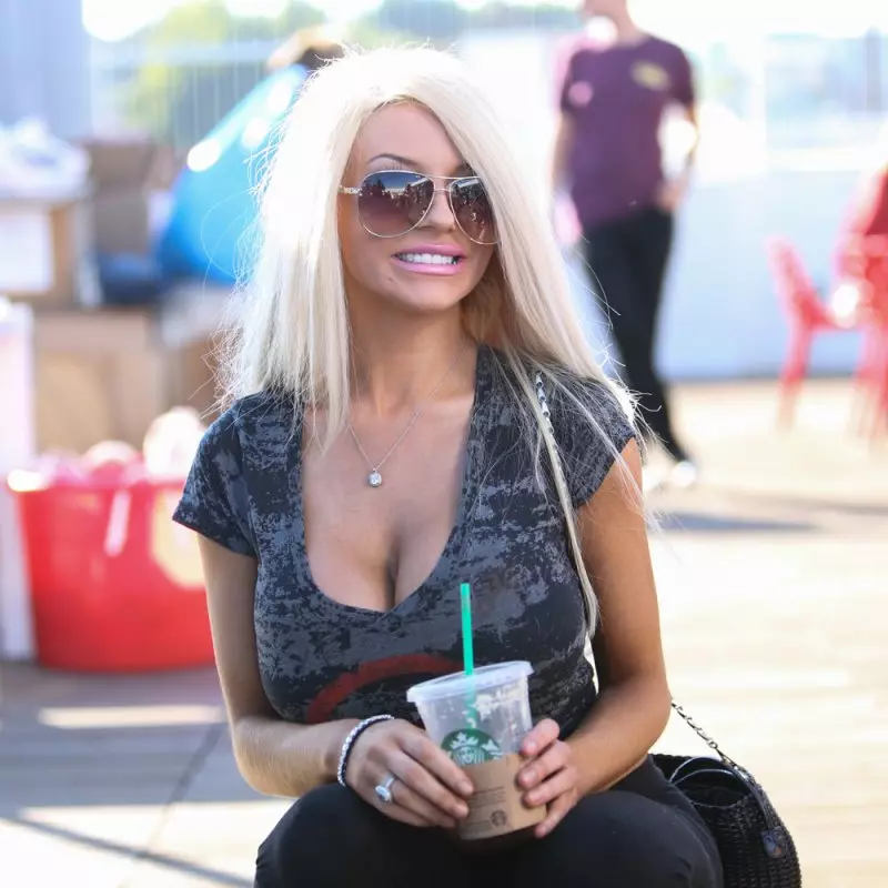 Courtney-stodden-cleavage-boob-job-push-up-bra