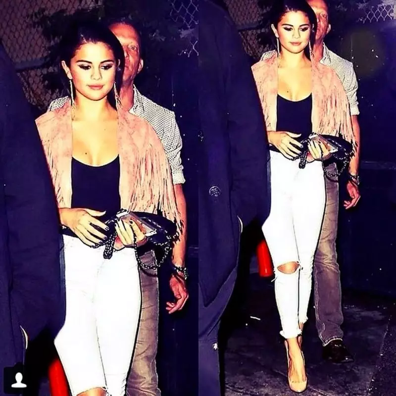 selena-gomez-tutt-jobb-klyvning-pushup-bh