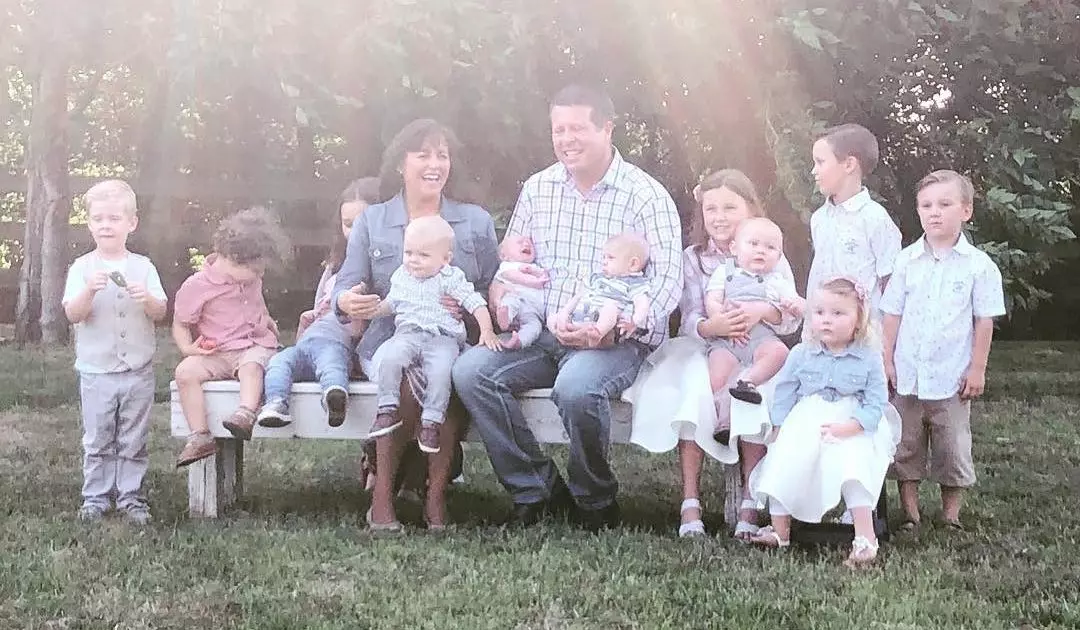 Duggar familia hazten ari den zure azken bisual gida