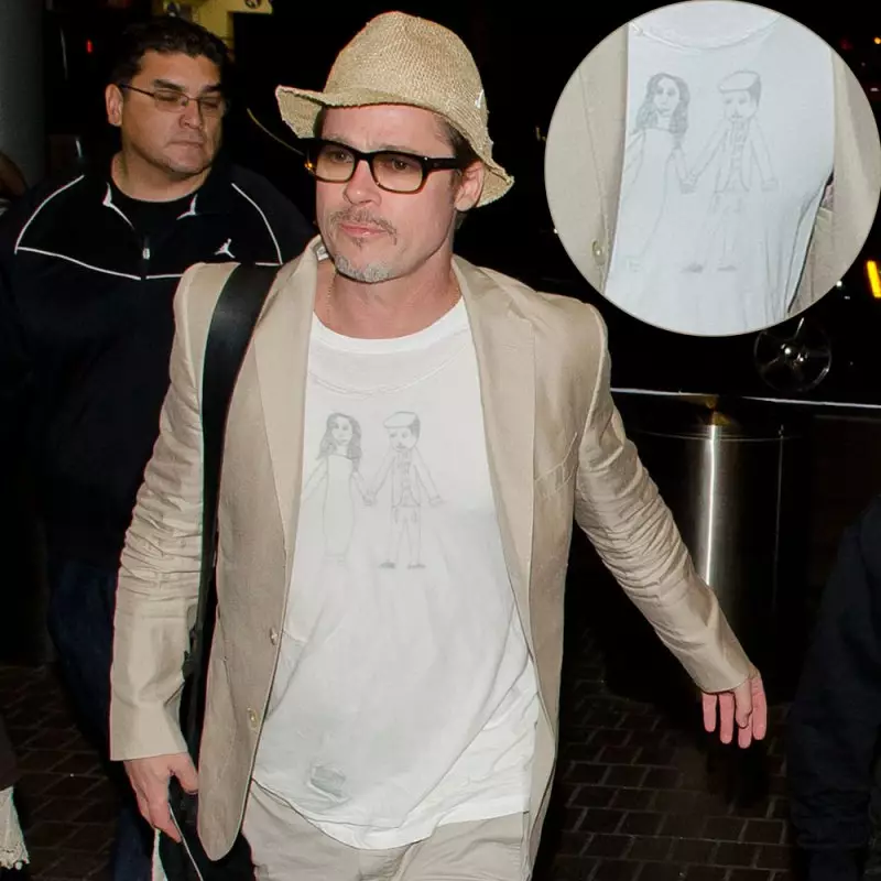 brad-pitt-tshirt-selfie |