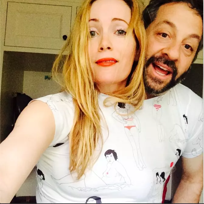 leslie-mann-judd-apatow-lena-dunham-shirt |