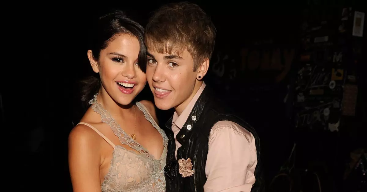 Selena Gomez ແລະ Justin Bieber ກໍາລັງເຊື່ອມຕໍ່ກັນ - ພວກເຂົາເຈົ້າກໍາລັງນັດອີກເທື່ອຫນຶ່ງບໍ?