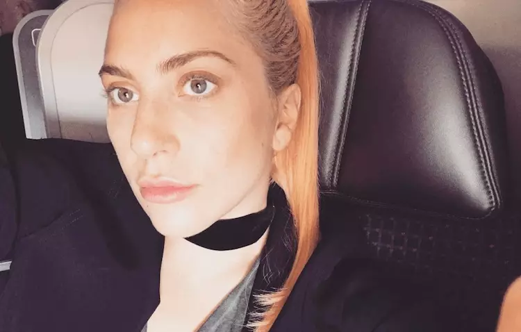 Lady Gaga Engaĝiĝis Christian Carino: Akiru la Plej Lastajn Detalojn! (RAPORTO)