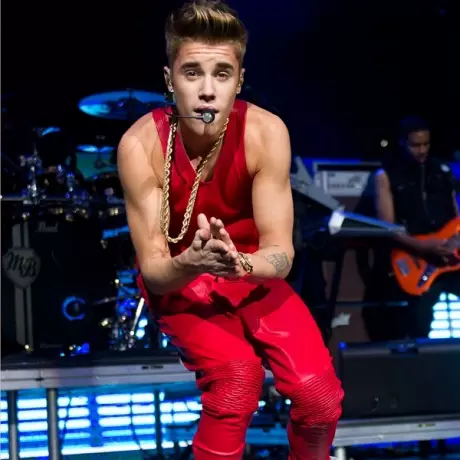 Je Justin Bieber šel predaleč v novi pesmi "Lolly"? Poslušajte tukaj! - V stiku Weekly