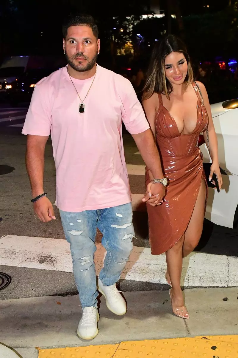 Ronnie Ortiz-Magro y Saffire Matos de Jersey Shore vistos en Rare Date Night