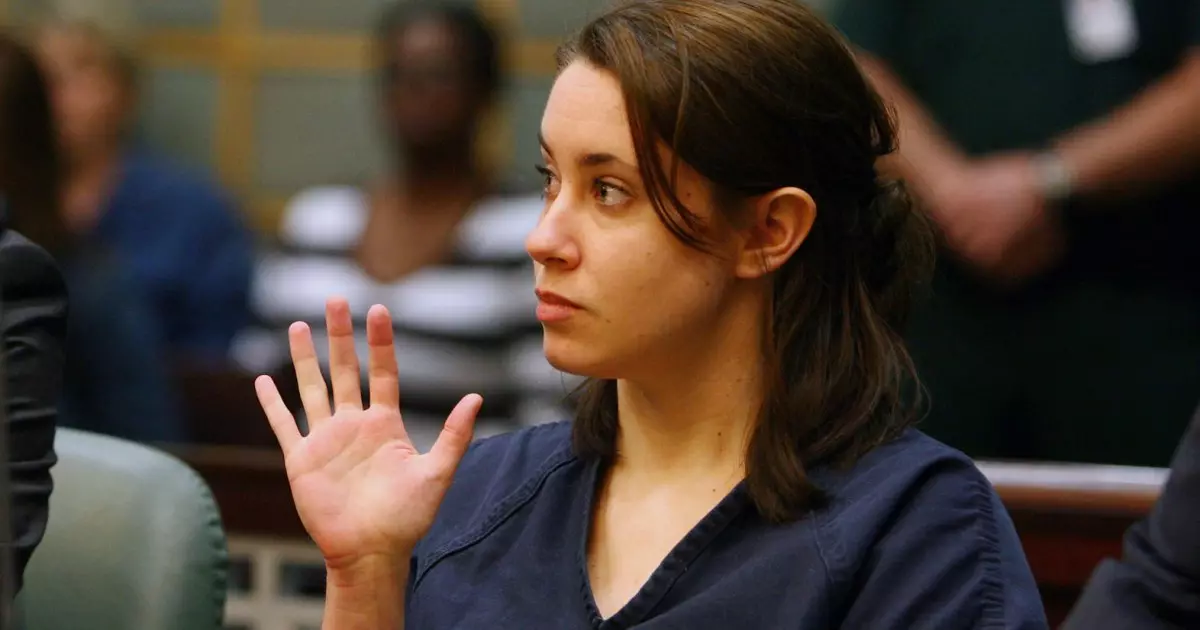 Casey Anthony est de retour au tribunal et non, cela n'a rien à voir avec son procès pour meurtre