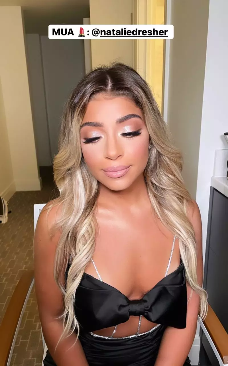 Gia Giudice 21 هين سالگره ملهائي ٿي مامي ٽريسا گيوڊائس ۽ دوستن سان گڏ ميامي ۾