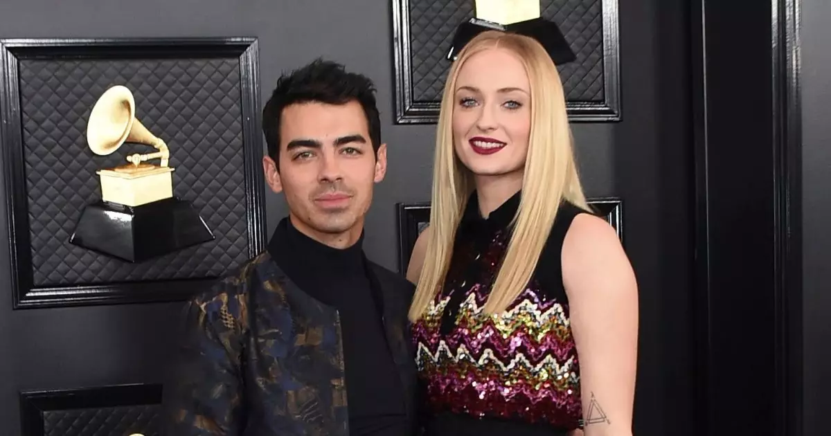 축하합니다! Sophie Turner, Joe Jonas와 함께 1번 아기 출산