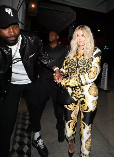 Tristan Thompson Khloe Kardashian trzyma się za ręce idąc na kolację