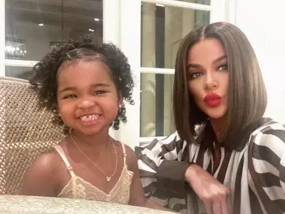 Khloe Kardashian က Homeschooling နဲ့ ပတ်သက်ပြီး ဝေဖန်တာကို တုံ့ပြန်ပါတယ်။