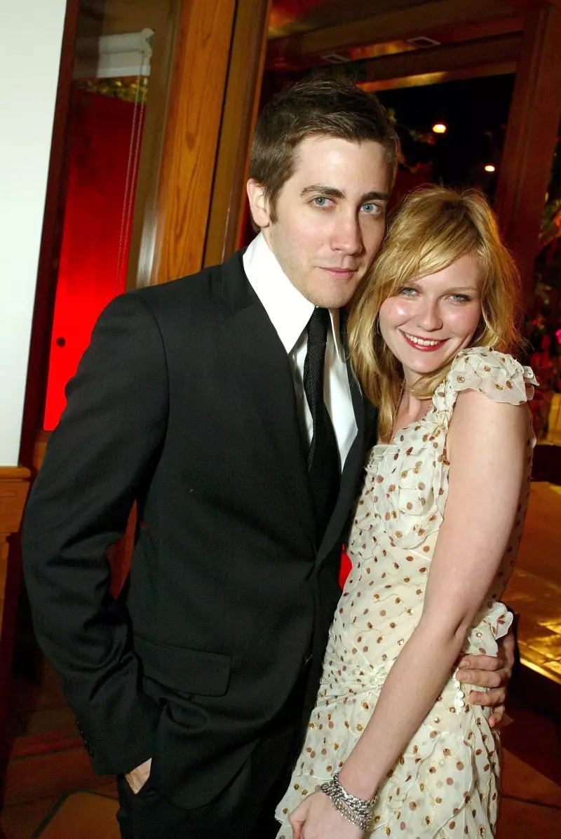 Kirsten Dunst සහ Jake Gyllenhaal ප්‍රසිද්ධියේ ලිංගිකව හැසිරී ඇත