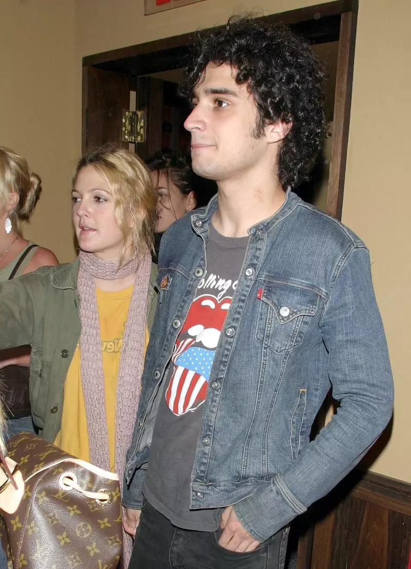 UDrew Barrymore no-Fabrizio Moretti benza ucansi esidlangalaleni