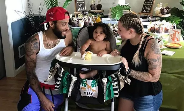 Kailyn Lowry i Chris Lopez pozują z Son Lux w dniu jego urodzin