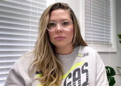 Η Kailyn Lowry επιστρέφει παλαμάκια αφού της είπαν ότι είναι πολύ μικρή ότι θα κάνει ενέσεις στα χείλη