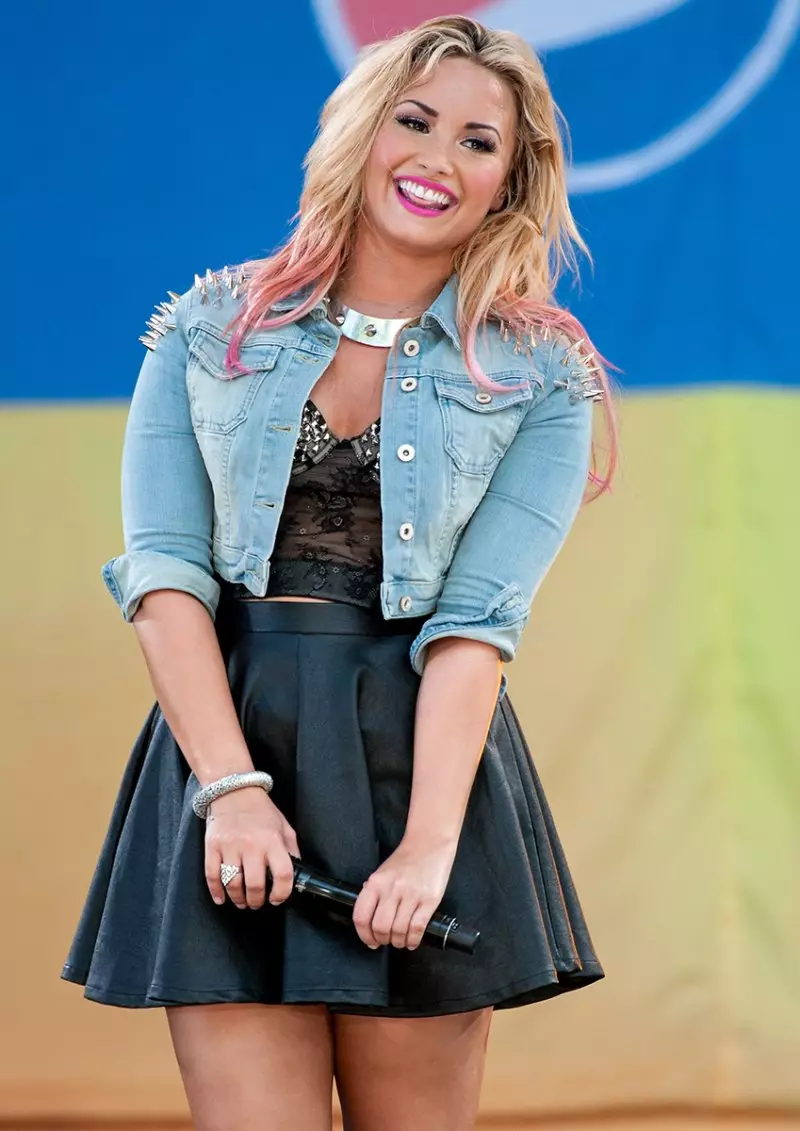 Demi-Lovato-site-na-afọ