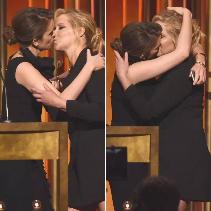 amy-shumer-tina-fey-kissing