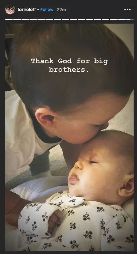 جکسون در حال بوسیدن بچه لیلا