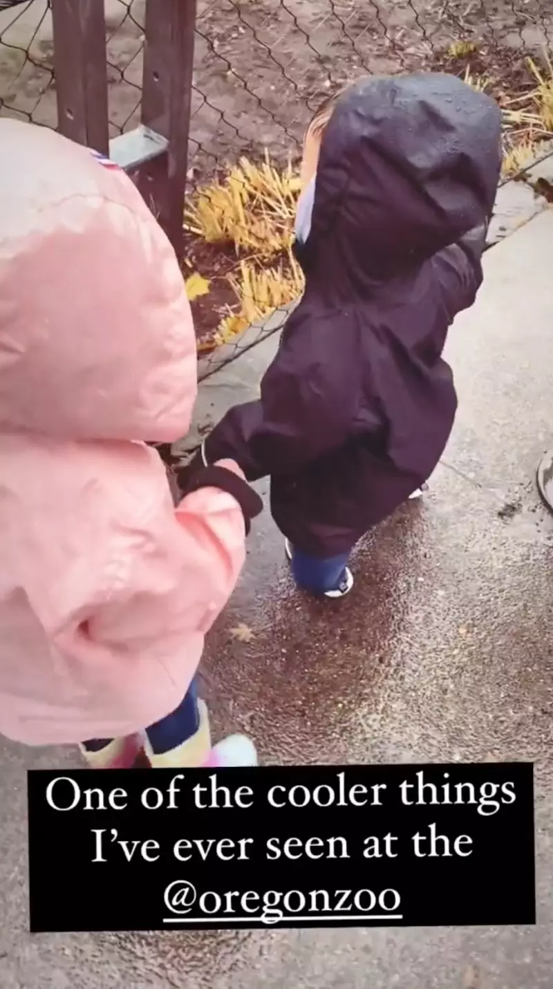 Timoun Zach Roloff nan zoo Oregon